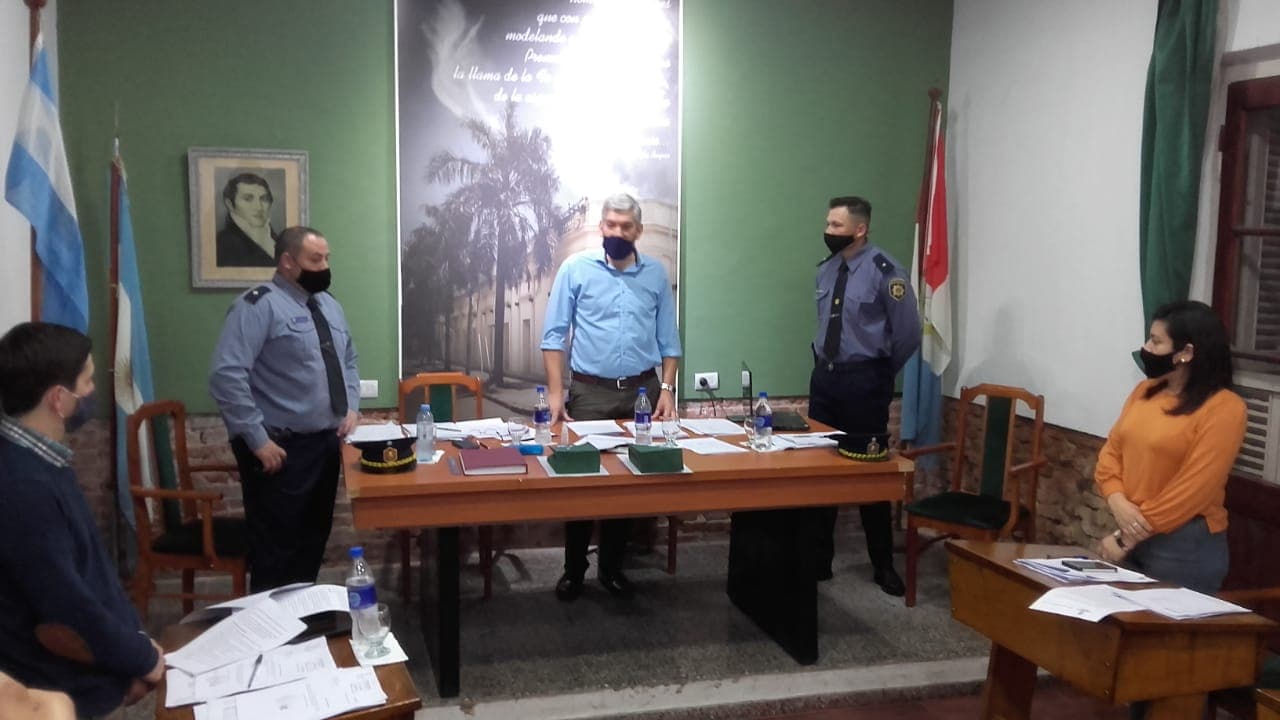 Reconocimiento a los oficiales de policía Walter Cardozo y Raúl Cerrudo ...